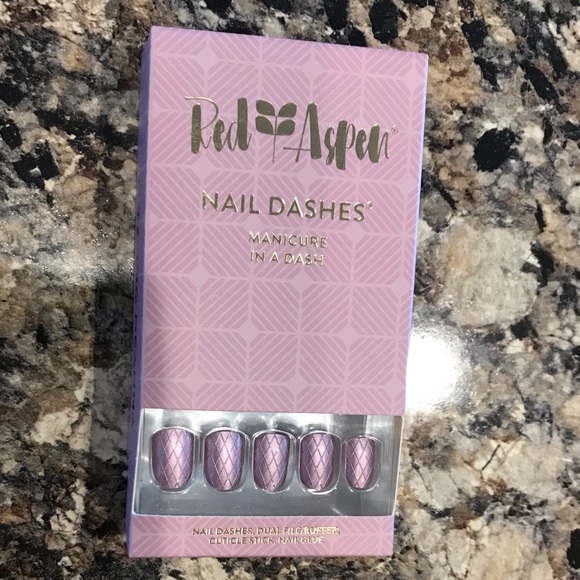 Red Aspen | Makeup | Short Square Press On Nails Dazzling Deanna | Poshmark